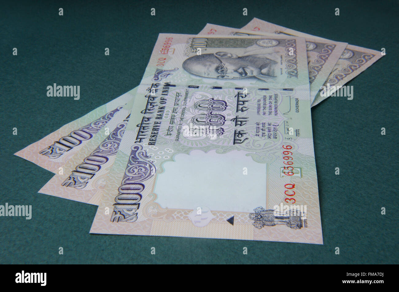 Hundred rupee banknote india hi-res stock photography and images - Alamy