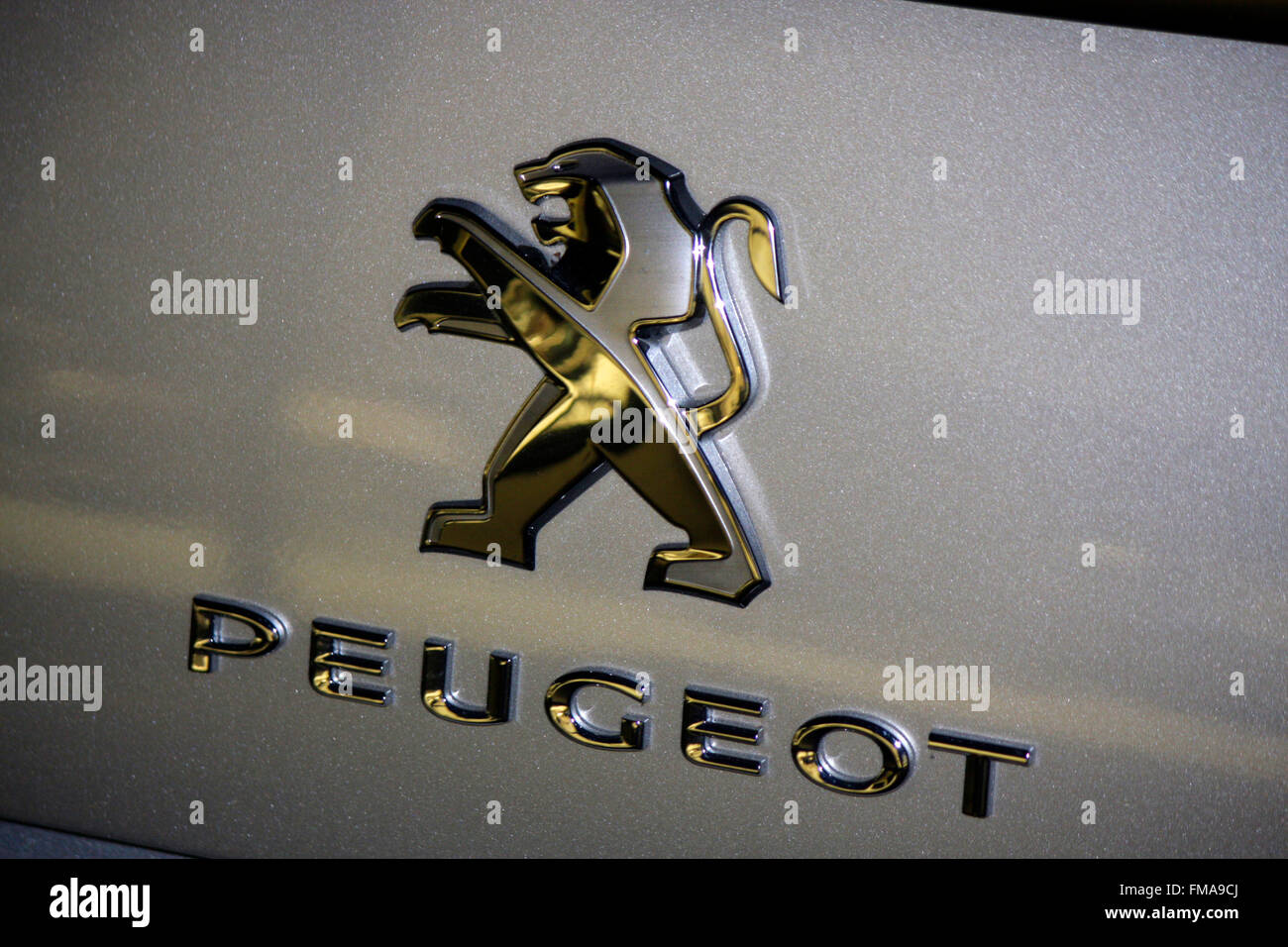 Peugot logo hi-res stock photography and images - Alamy