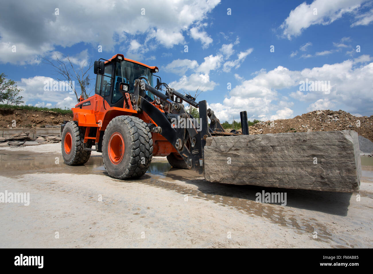Stone unloading hi-res stock photography and images - Alamy