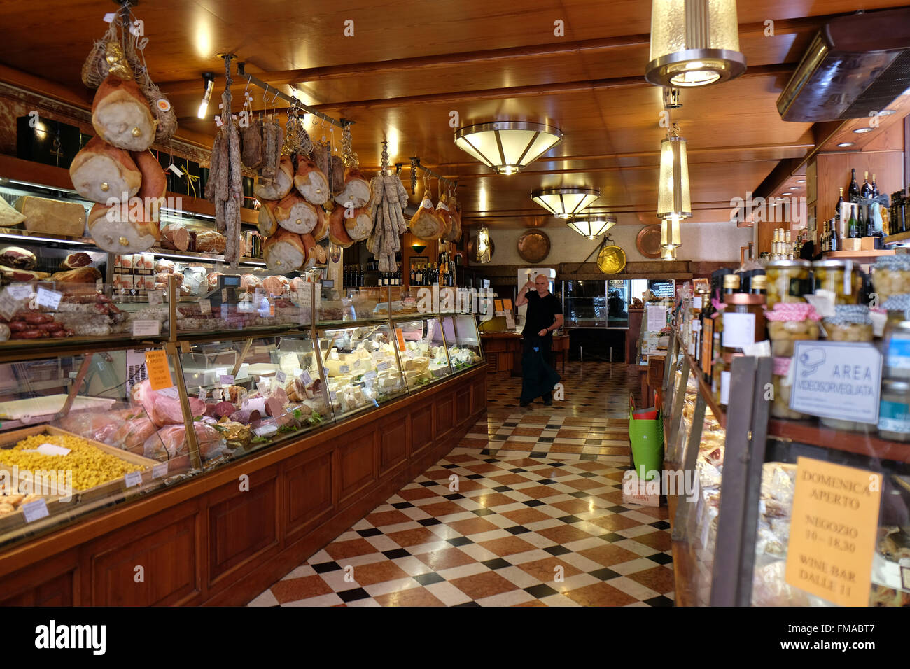 Butcher counter italy hi-res stock photography and images - Alamy