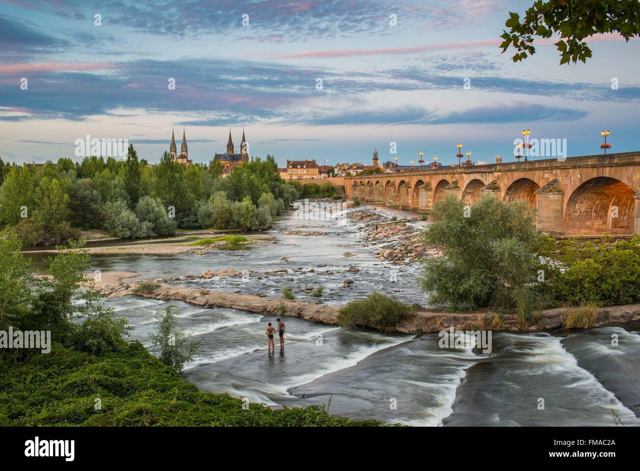 France, Allier, Moulins, view from the left bank of Allier river and ...