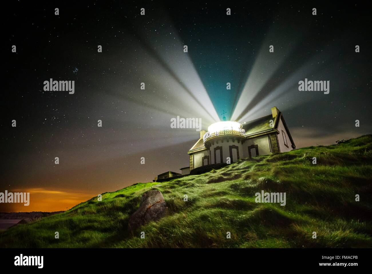 Lighthouses at night france hi-res stock photography and images - Alamy