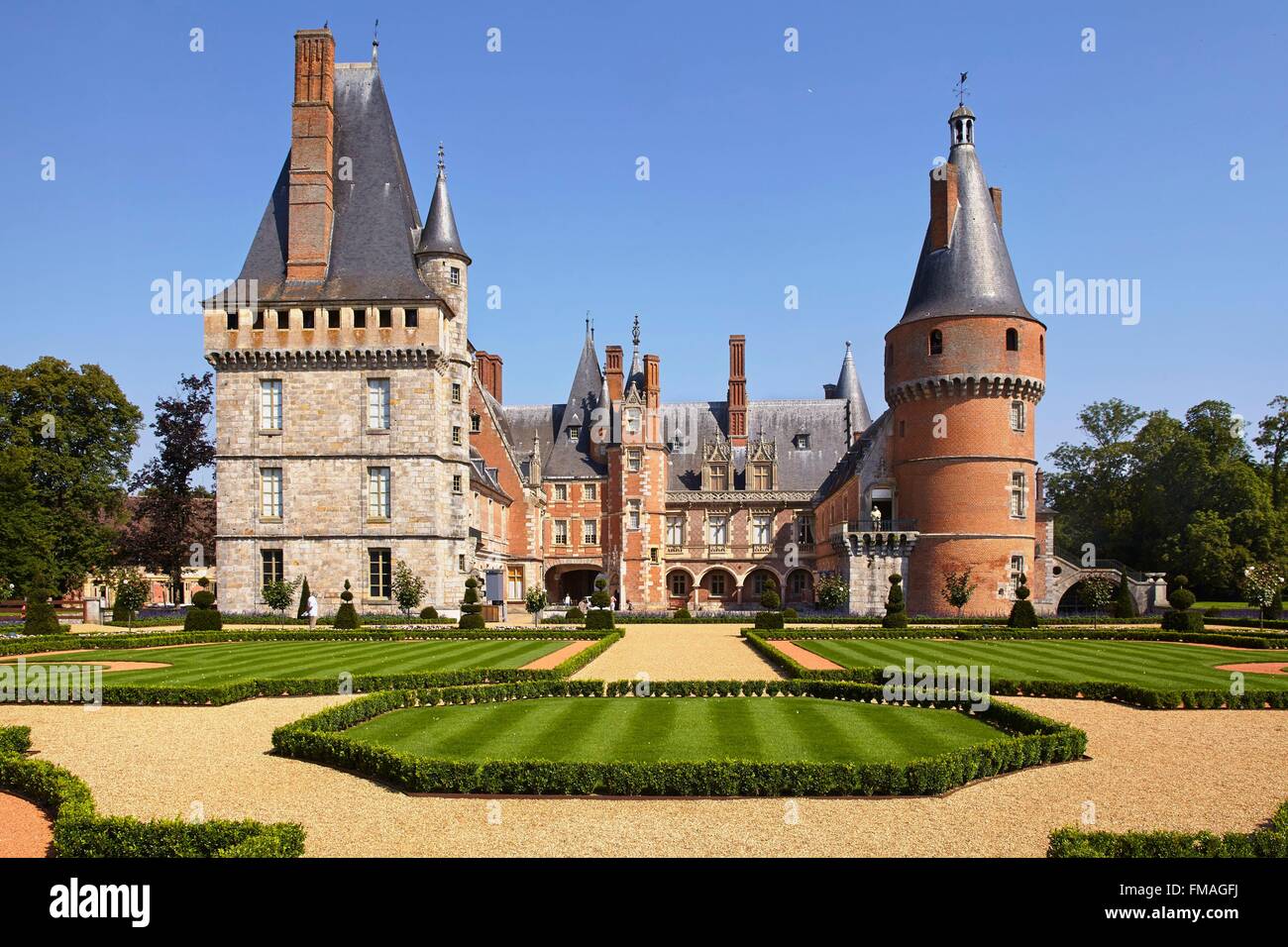 Maintenon castle hi-res stock photography and images - Alamy