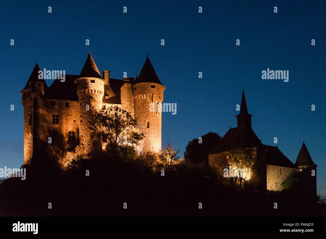 France chateau de val lake hi-res stock photography and images - Alamy