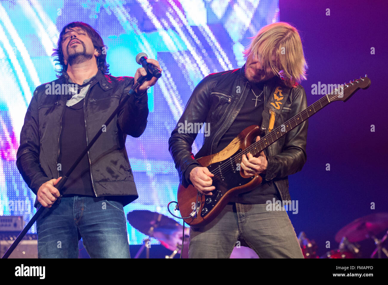 Milwaukee, Wisconsin, USA. 9th Mar, 2016. NOAH HUNT (L) and KENNY WAYNE ...