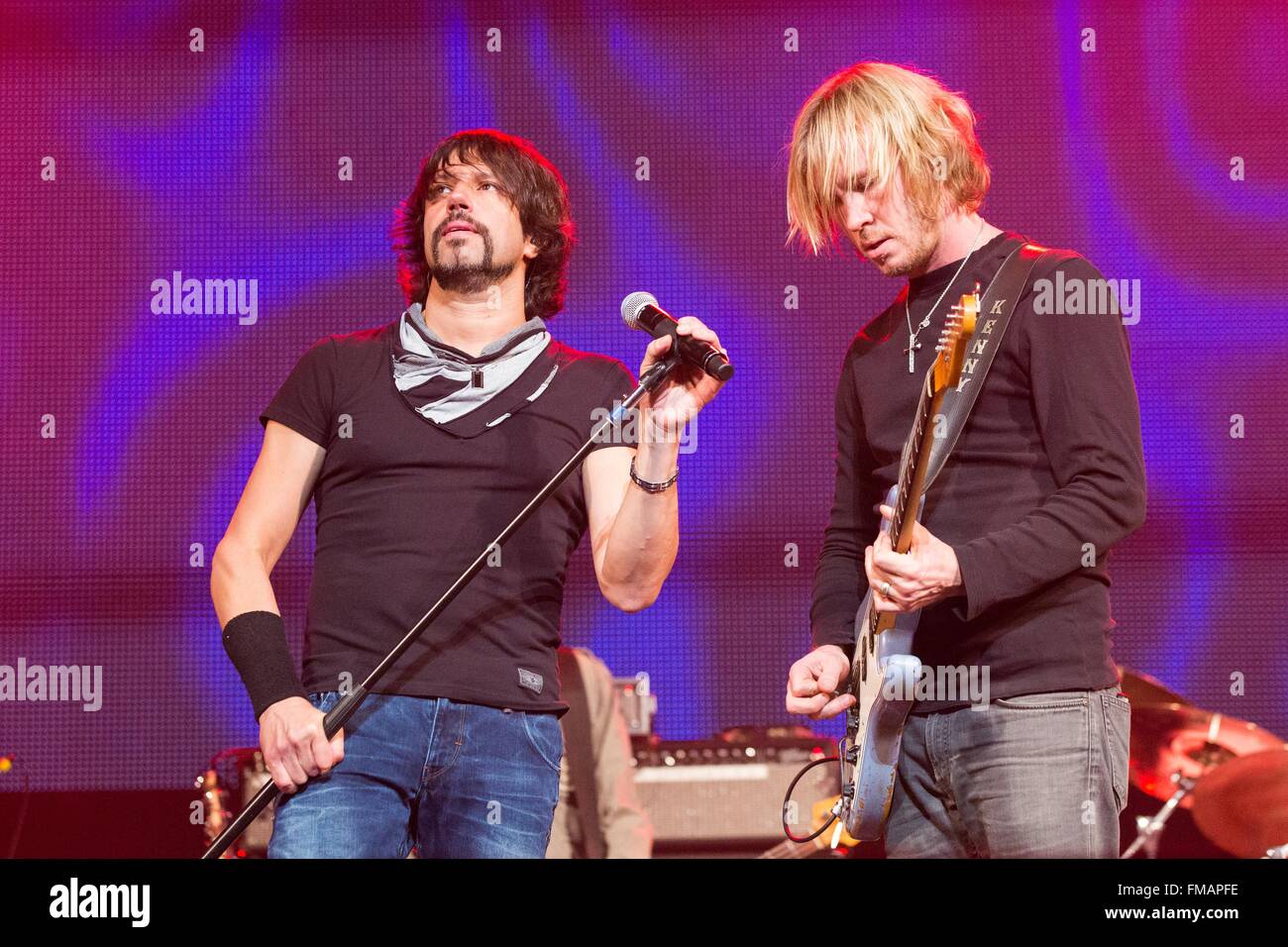 Milwaukee, Wisconsin, USA. 9th Mar, 2016. NOAH HUNT (L) and KENNY WAYNE ...