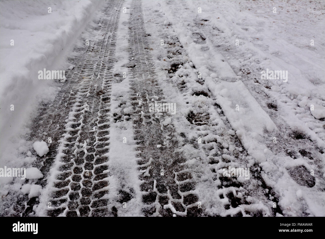 Tire tracks on the snow hi-res stock photography and images - Alamy