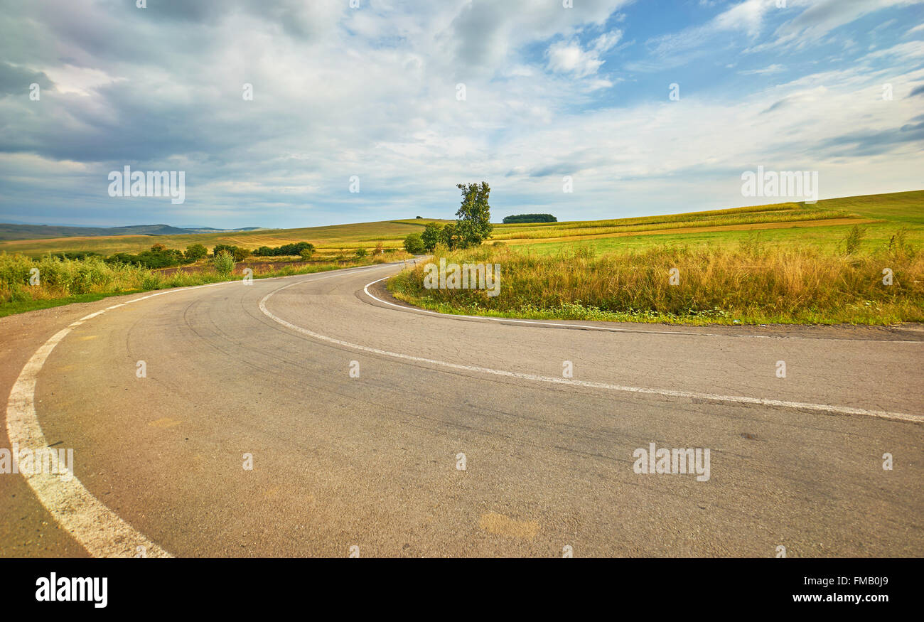 Curved road hi-res stock photography and images - Alamy