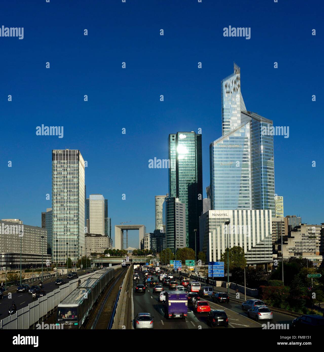 Bridge paris defense hi-res stock photography and images - Alamy