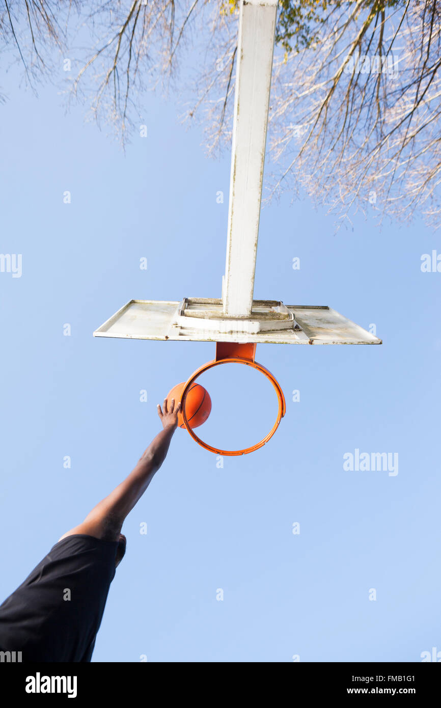 Basketball player jumping to dunk Stock Photo - Alamy