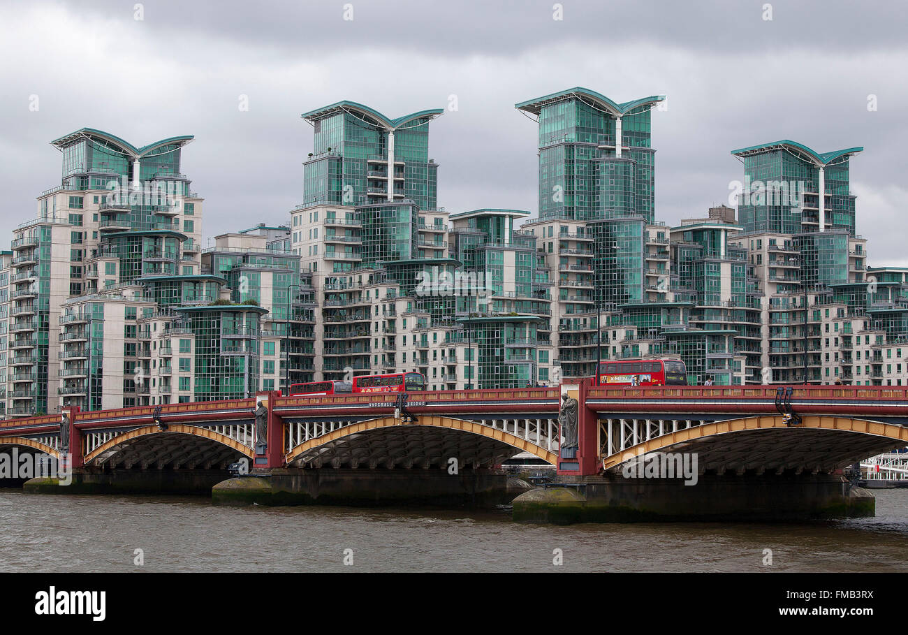 Vauxhall bridge and st georges wharf hi-res stock photography and ...