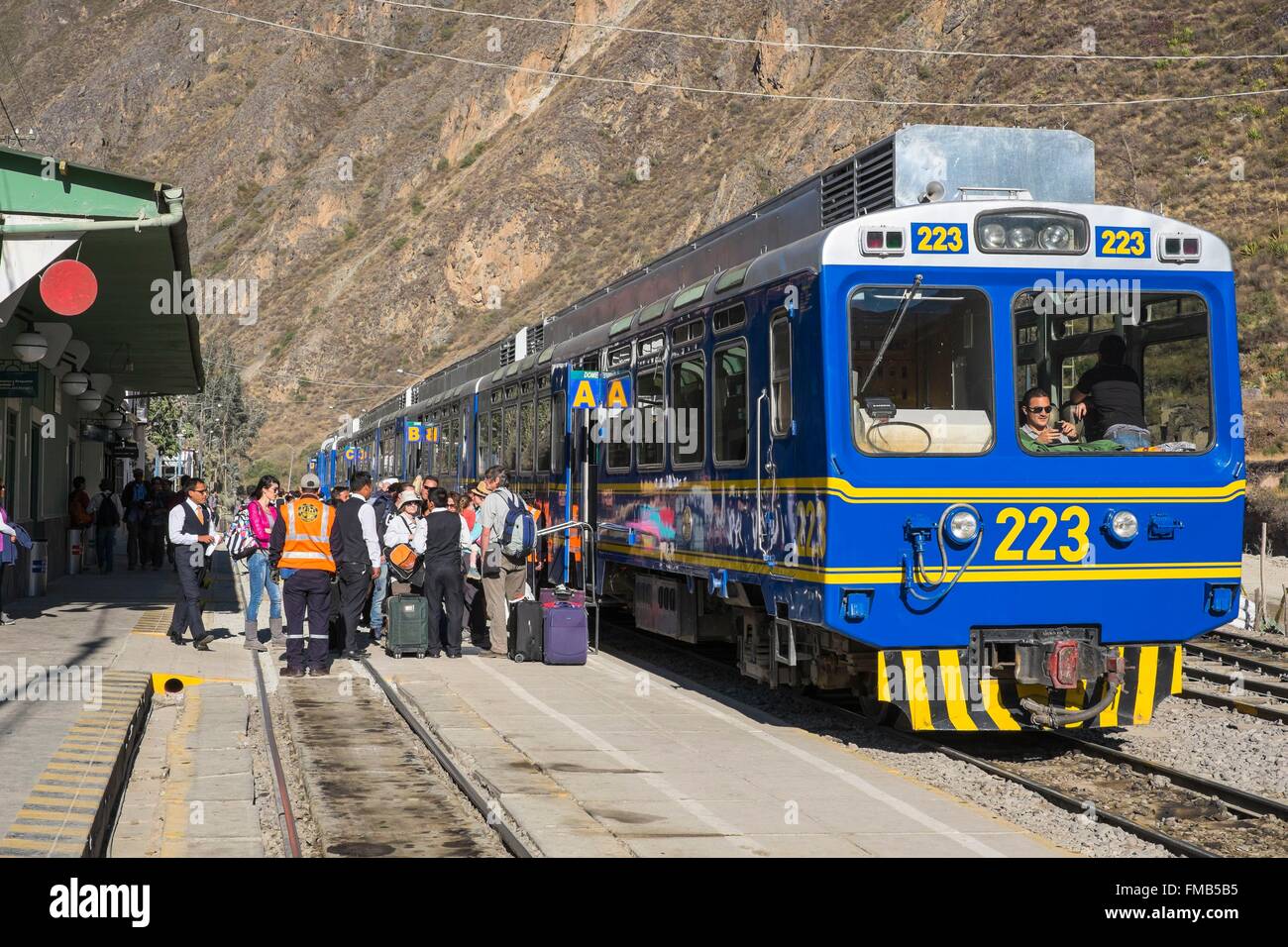 Peru, Cusco Province, Incas Sacred Valley, Ollantaytambo, the train ...