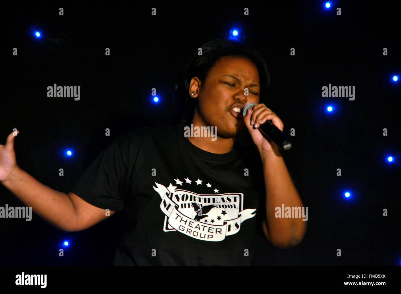African american girl singing hi-res stock photography and images - Alamy