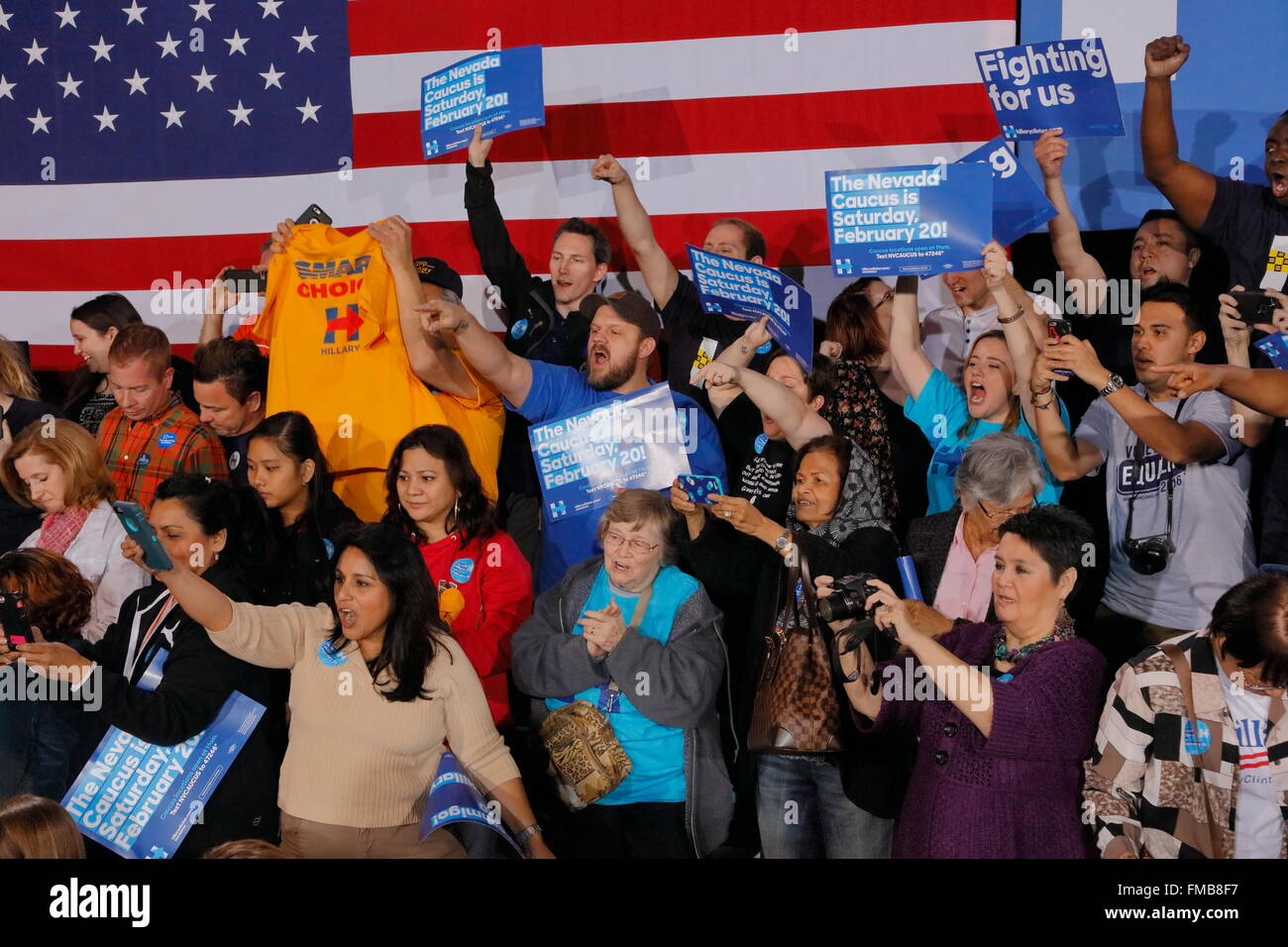 Crowd of supporters for Democratic Presidential Candidate Hillary ...