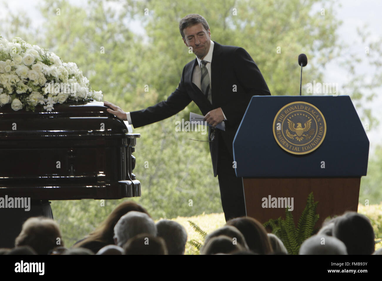 Nancy reagan ronald reagan casket hi-res stock photography and images ...