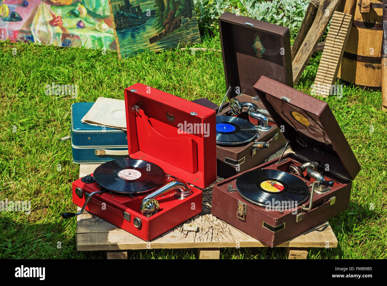 Spinning record in green light hi-res stock photography and images - Alamy