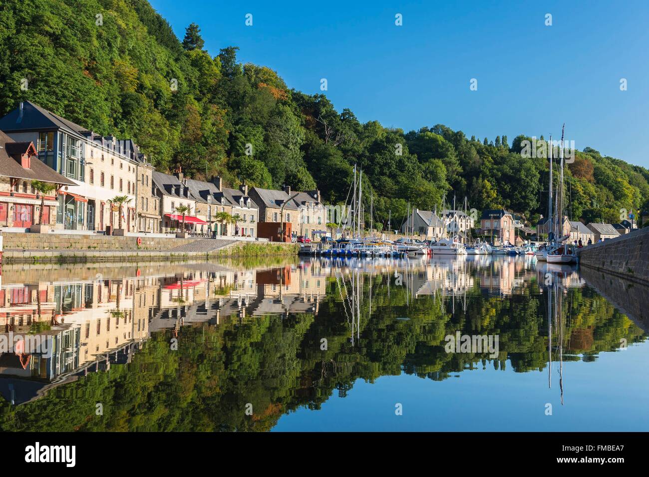 France, Cotes d'Armor, Dinan, Dinan harbour along Rance river Stock ...