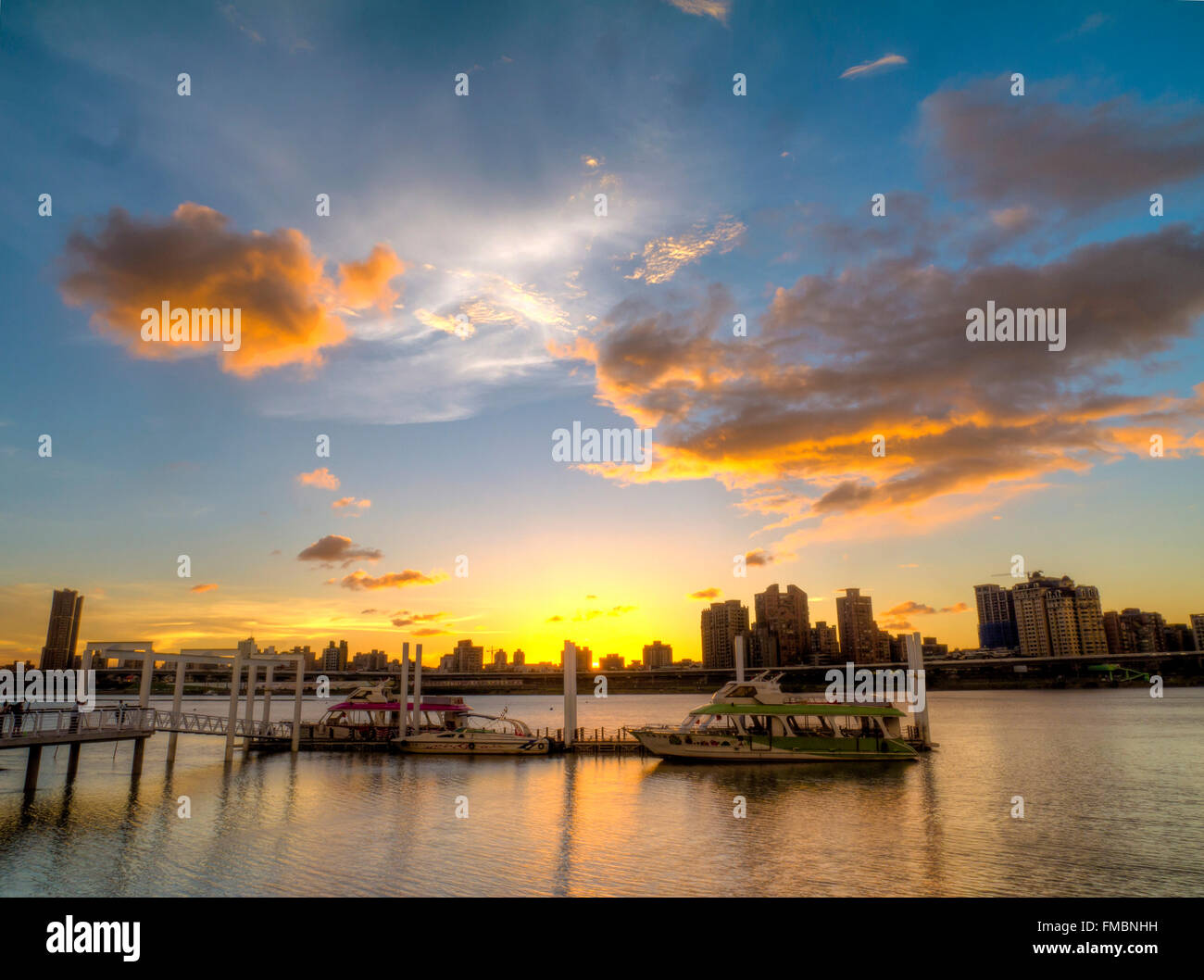 Taiwan sunset hi-res stock photography and images - Alamy