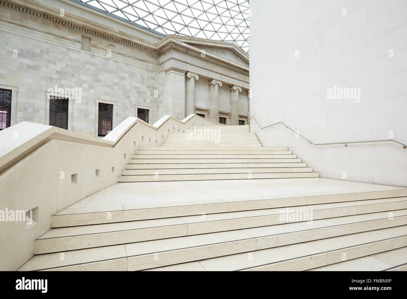 White museum architecture hi-res stock photography and images - Alamy