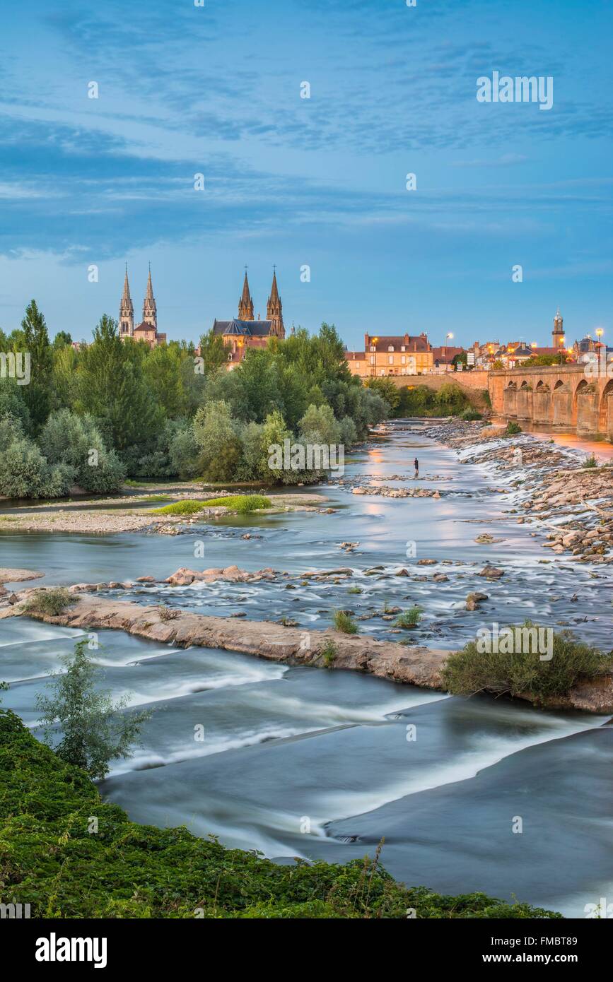France, Allier, Moulins, view from the left bank of Allier river and ...