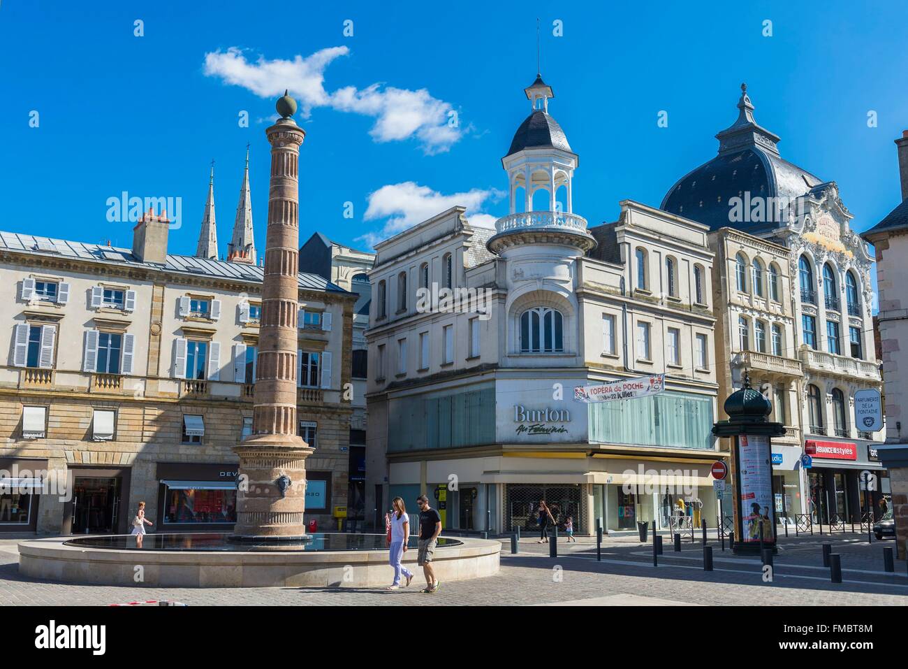France, Allier, Moulins, place d'Allier, the large column fountain ...