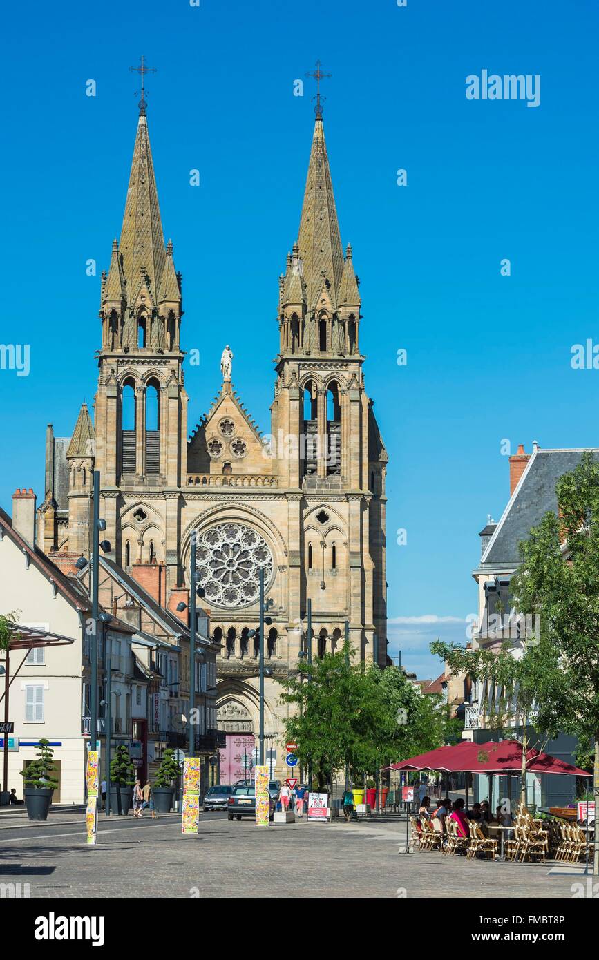 France, Allier, Moulins, place d'Allier and Sacred Heart church Stock ...