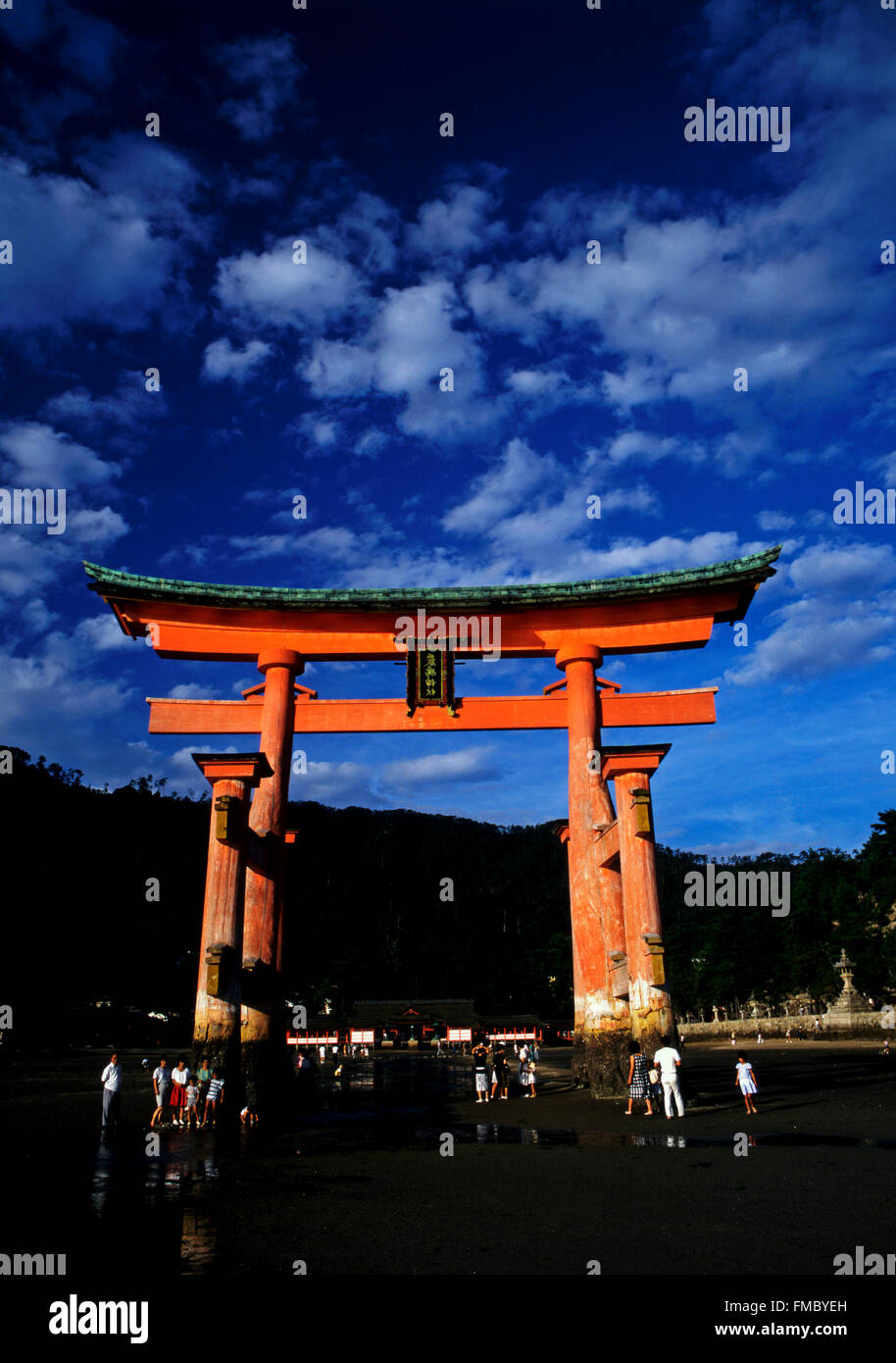 Miyajima torii gate hi-res stock photography and images - Alamy