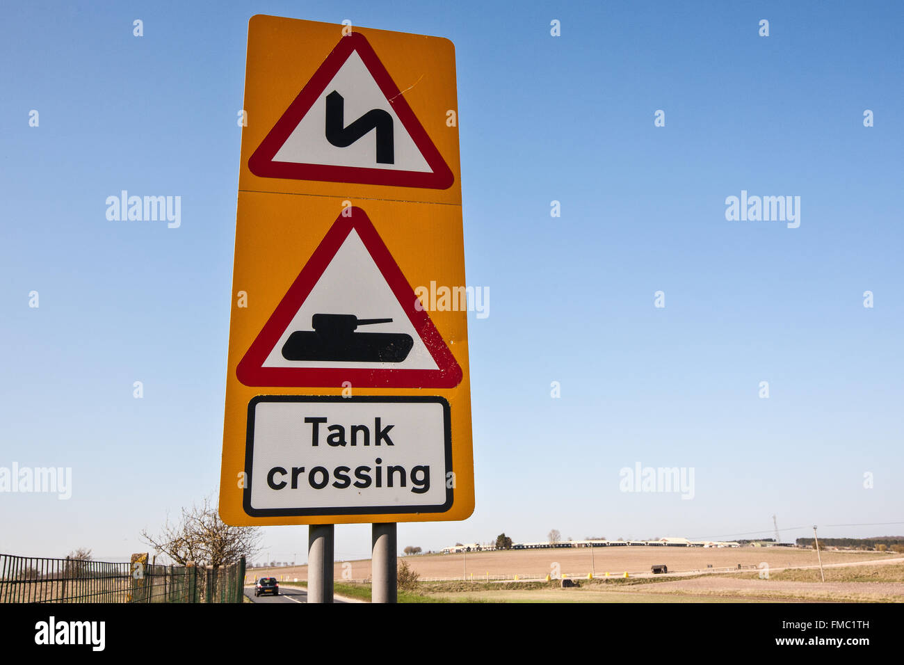 Tank crossing sign uk hi-res stock photography and images - Alamy
