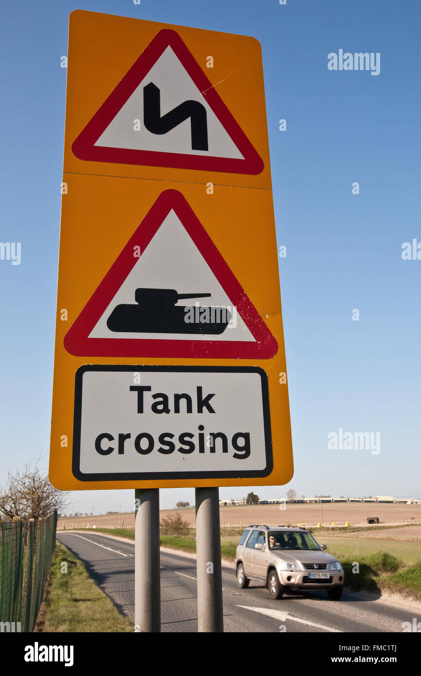 Tank crossing sign uk hi-res stock photography and images - Alamy