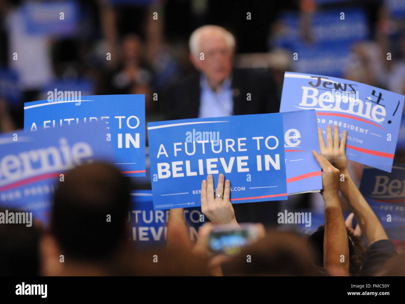 Tampa, Florida, USA. 10th Mar, 2016. People wave signs as Democratic ...