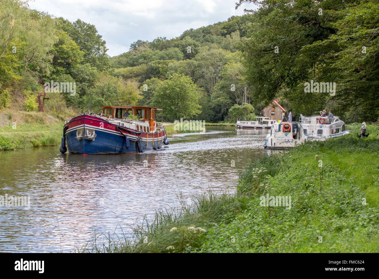 France, Nievre, the canal du Nivernais, locks of La Colancelle, echelle ...