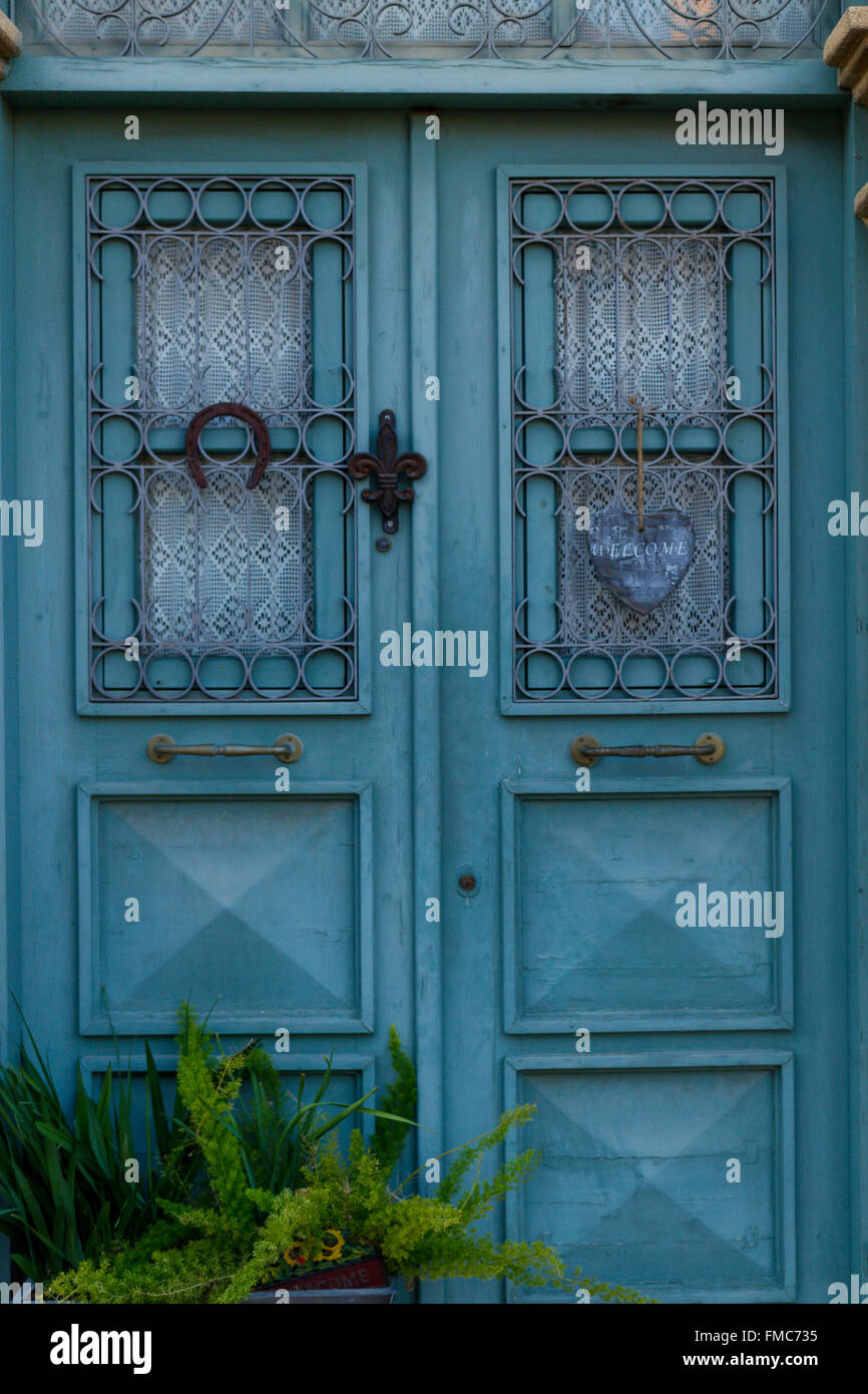 Cyan door hi-res stock photography and images - Alamy
