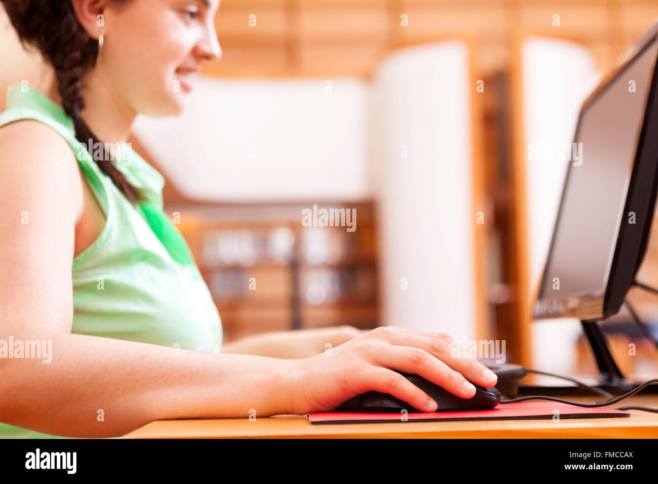 Students high school library computers hi-res stock photography and ...