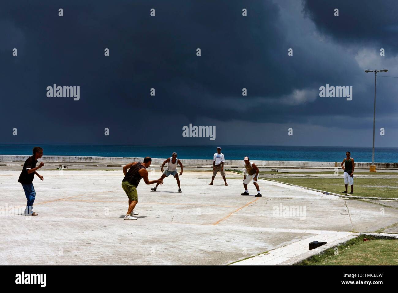 Playing on the seashore hi-res stock photography and images - Alamy