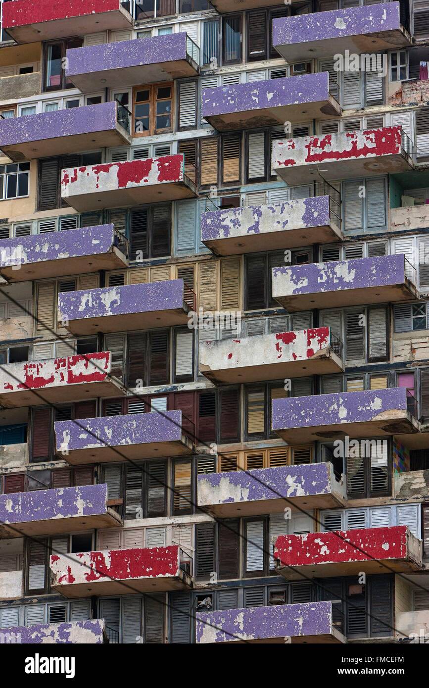 Cuba, Havana, Building facade colors to faded by time Stock Photo - Alamy