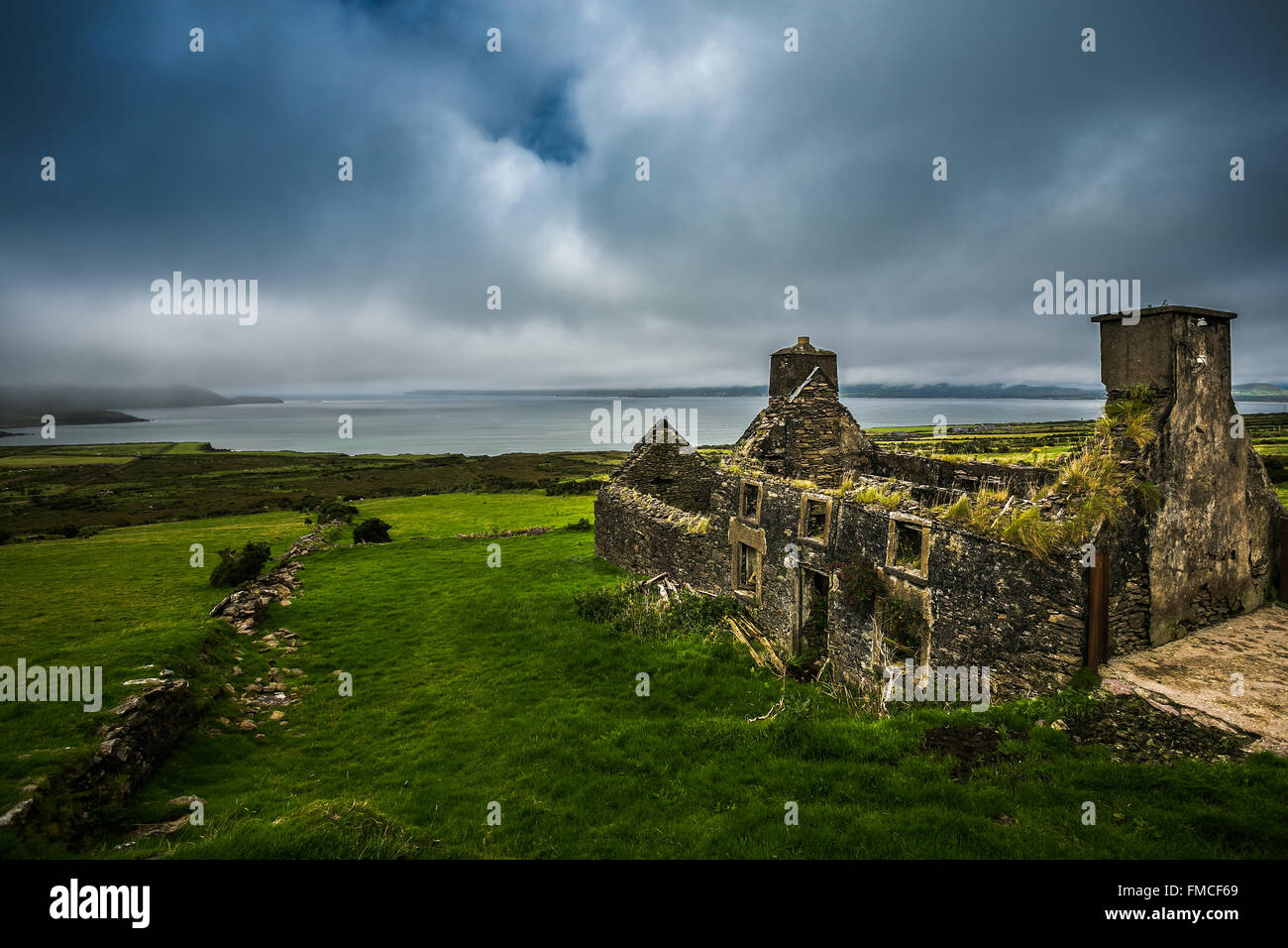 Irish historic cottage hi-res stock photography and images - Alamy