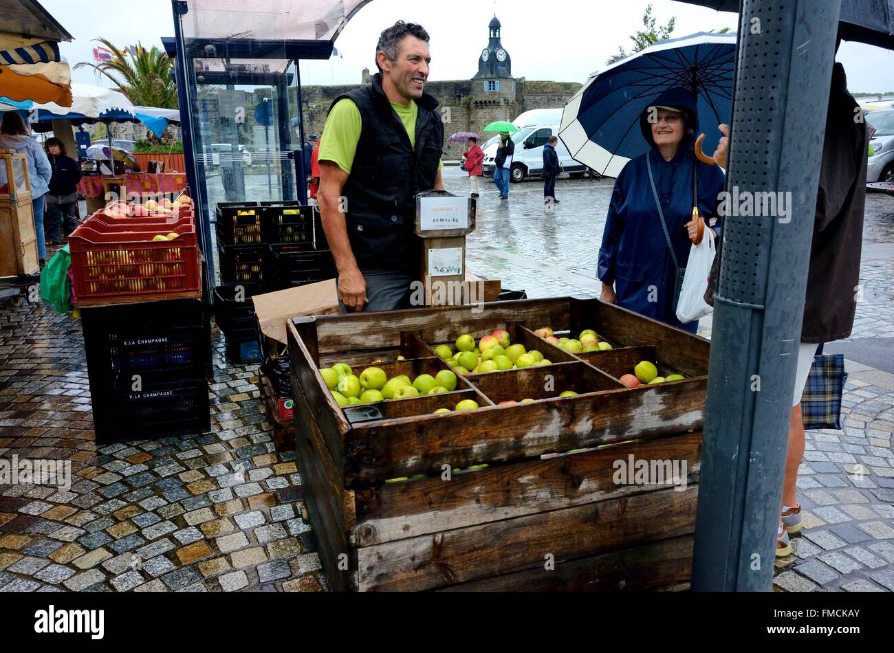 France, Finistere, the market, apple seller stall Stock Photo - Alamy