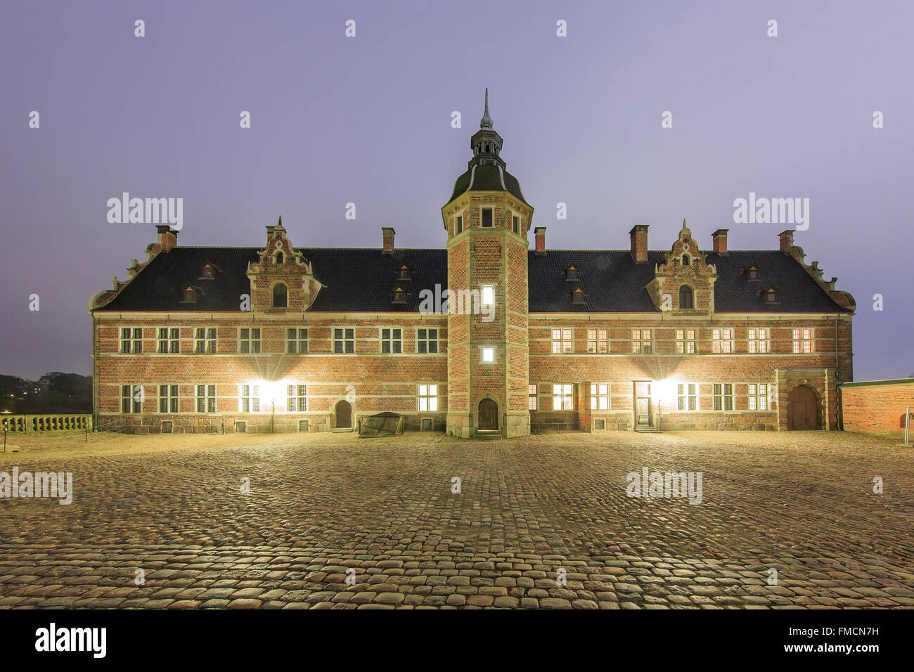 Traveling in the famous Frederiksborg Castle, Copenhagen around Autumn ...