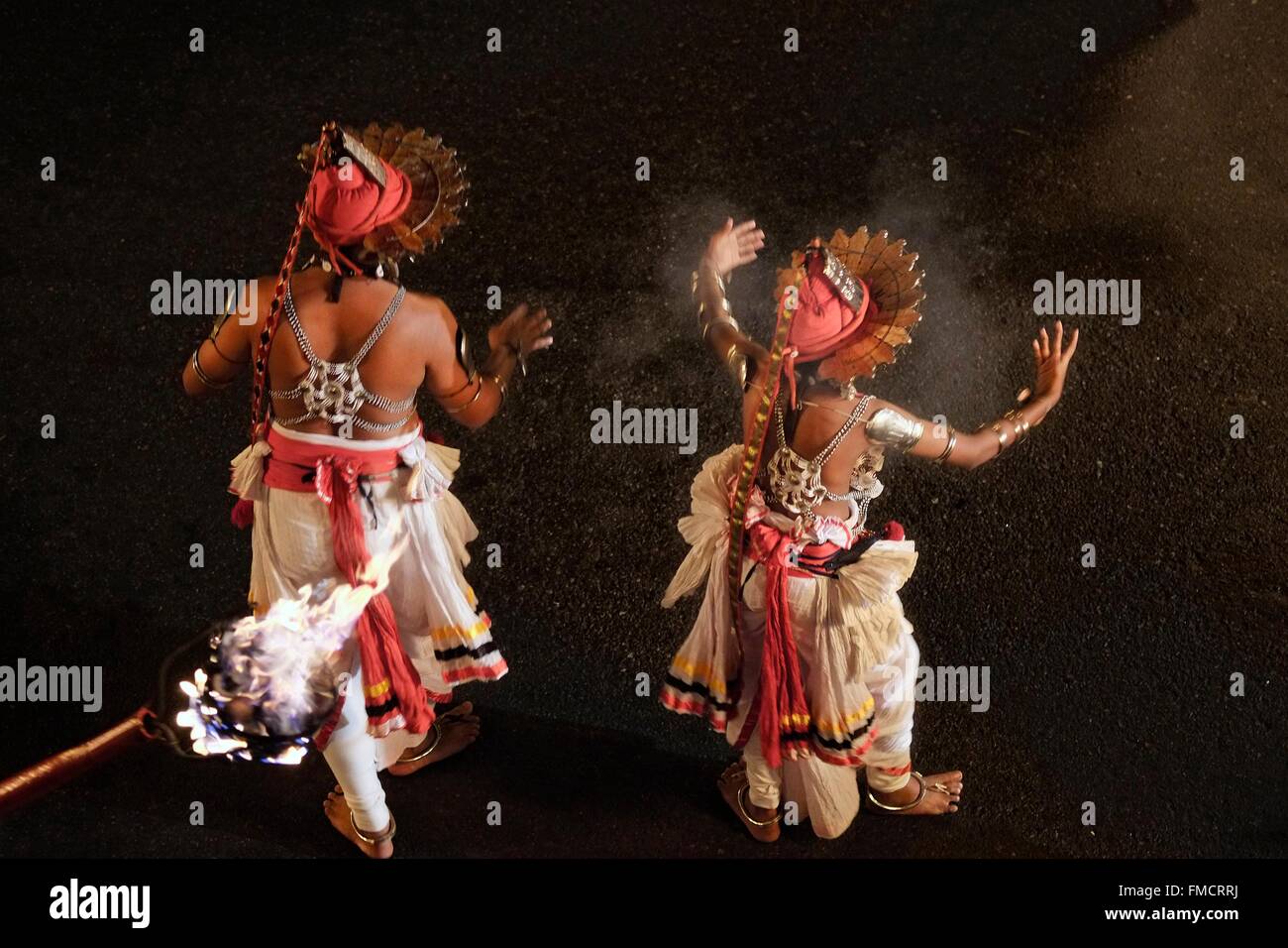 Kandy esala perahera festival dance hi-res stock photography and images ...