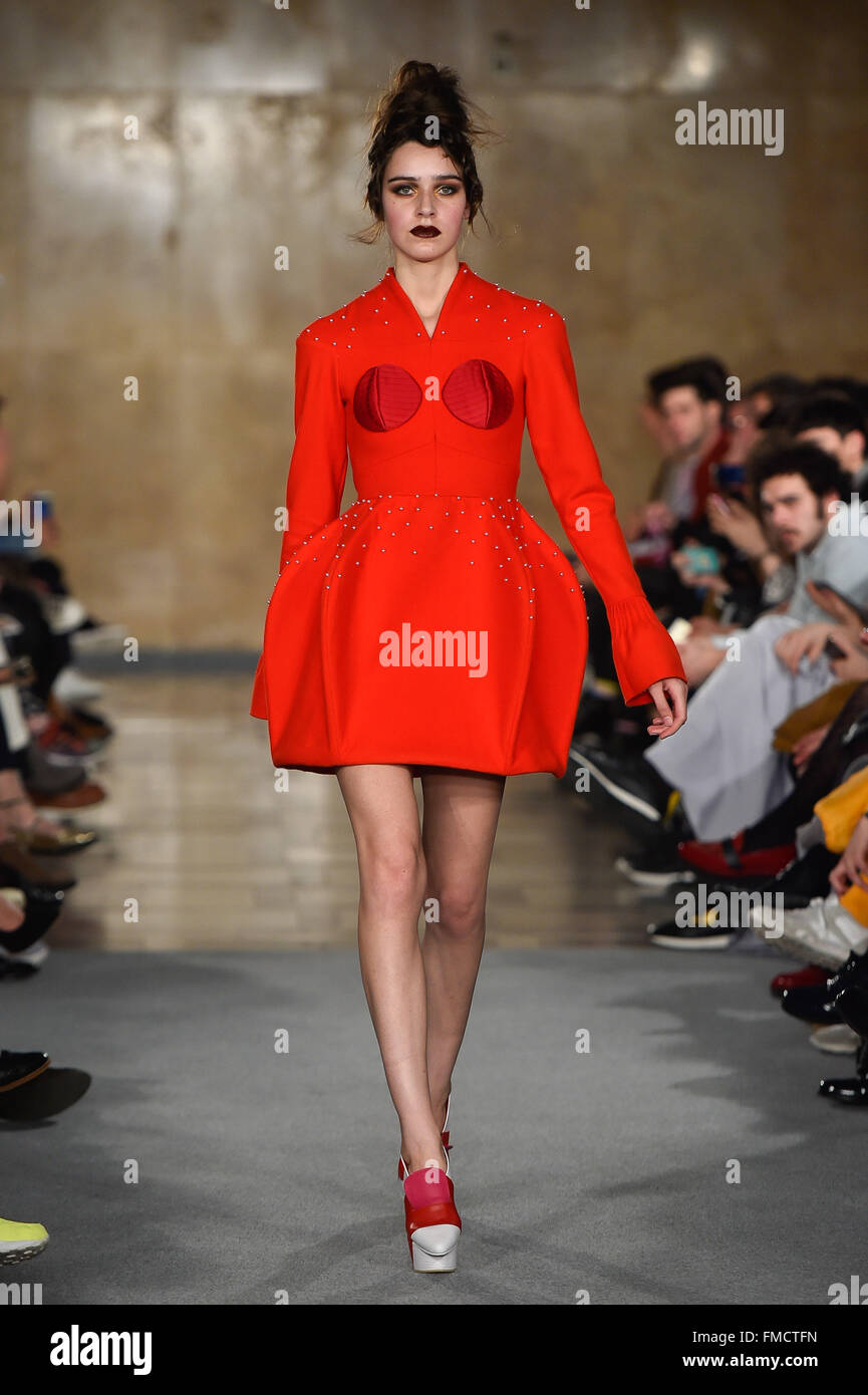 Lisbon, Portugal. 11th Mar, 2016. LISBOA FASHION WEEK - Model presents fall/winter 2016/17 ...