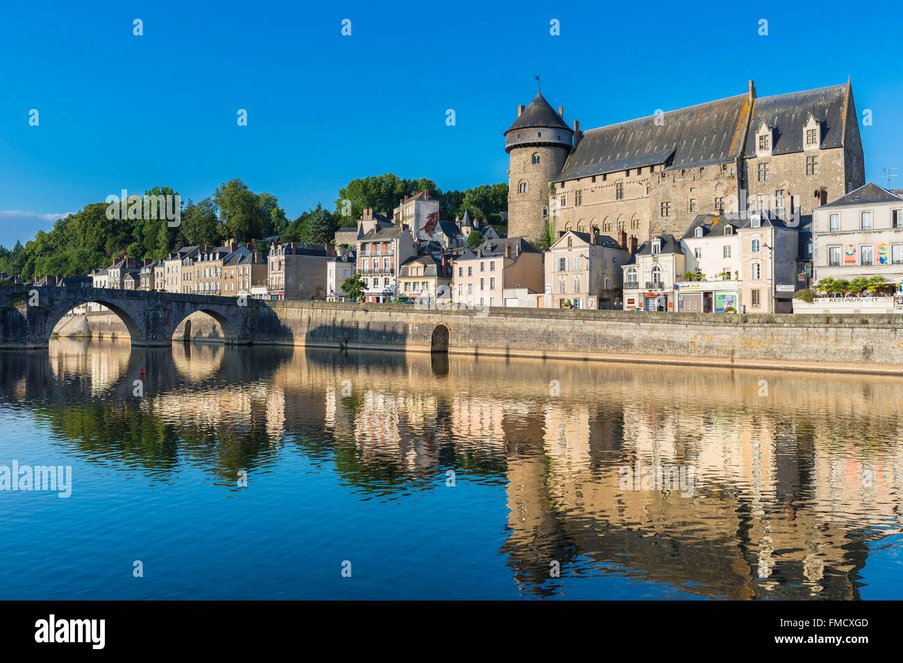 France, Mayenne, Laval, the banks of Mayenne river, the medieval Old ...