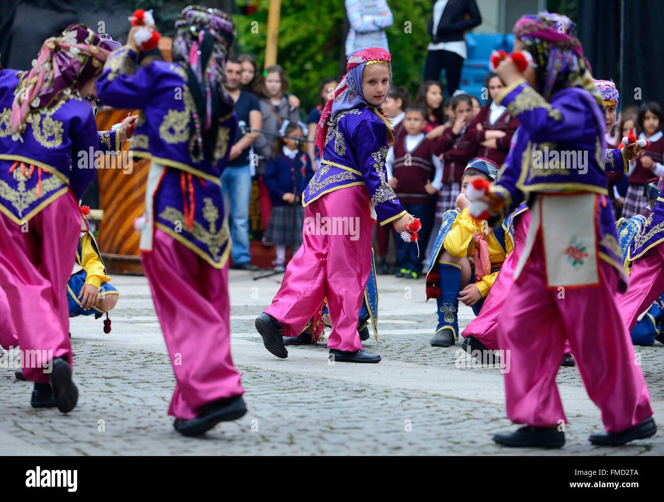 Turkey, Marmara region, Bandirma, kids during a traditional show on the ...