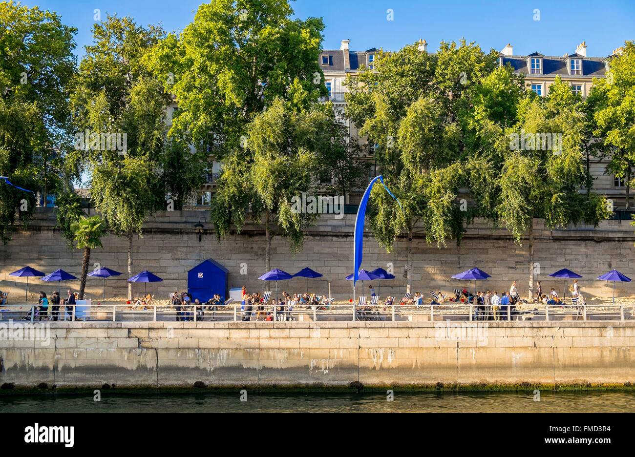 France, Paris, the banks of the Seine, Paris Plage (Beach at Paris ...
