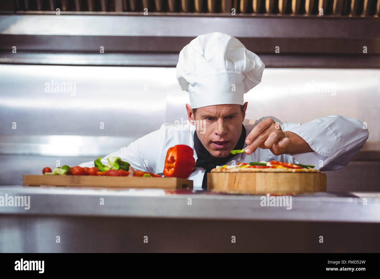 Chef slicing vegetables to put on a pizza Stock Photo - Alamy