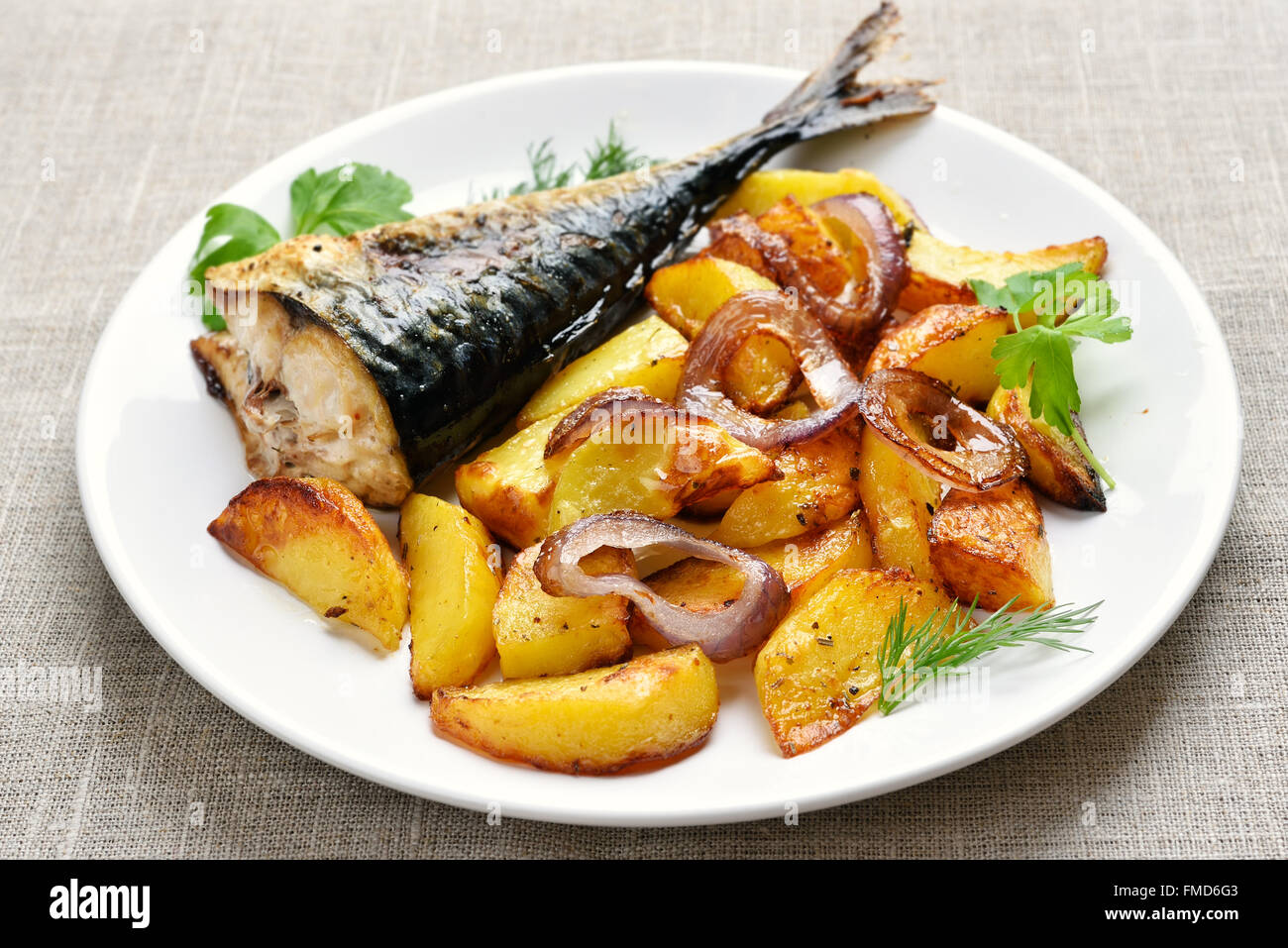 Fried potato wedges and mackerel fish Stock Photo - Alamy