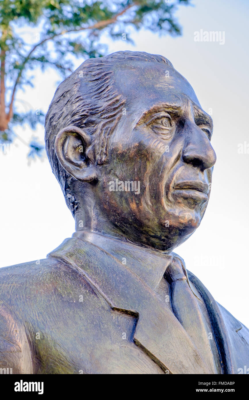 Suit statue hi-res stock photography and images - Alamy