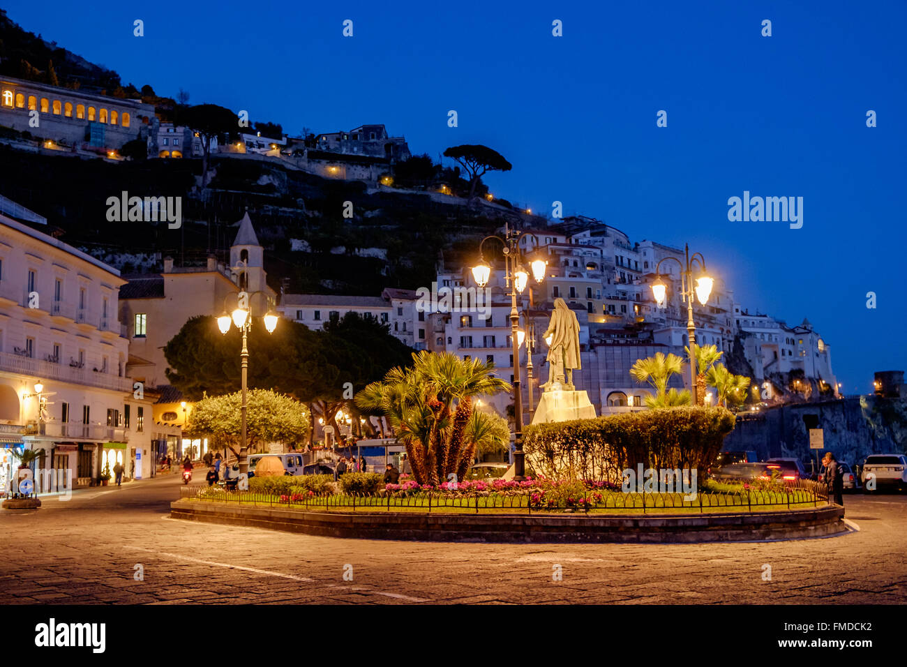 Night time with street lights hi-res stock photography and images - Alamy
