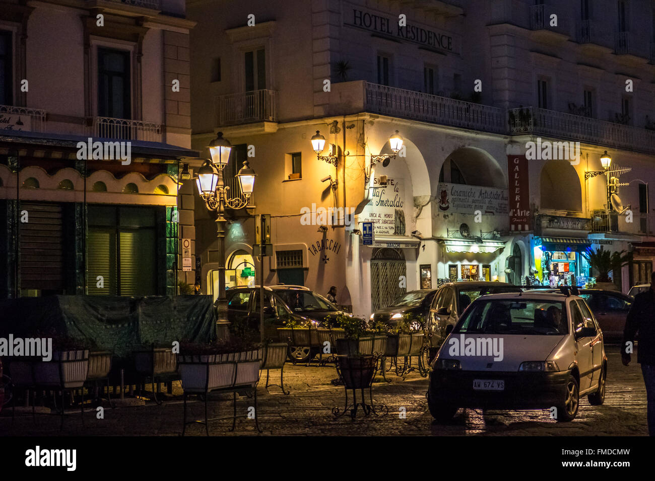 Night time with street lights hi-res stock photography and images - Alamy