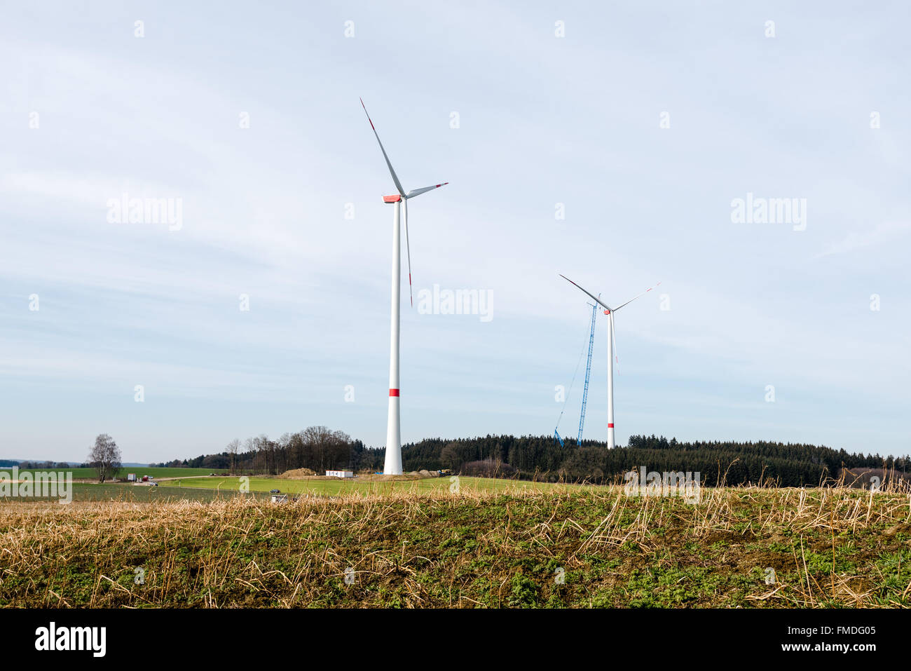 Assembly of wind turbines Stock Photo - Alamy
