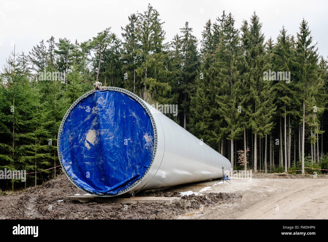 Assembly of wind turbines Stock Photo - Alamy